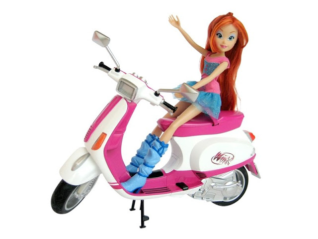 Winx Club Photos: Winx Club - Bloom 5 com sua Vespa
