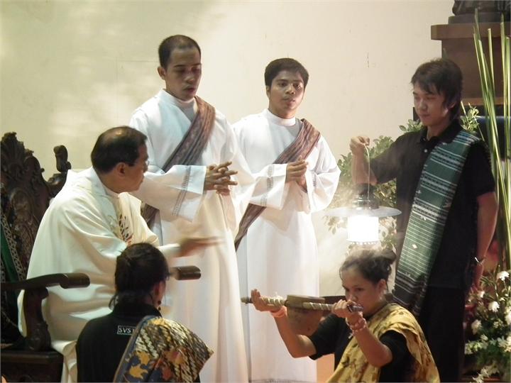 The Pinoy Catholic: Cardinal Burke on the Inculturation of Liturgy