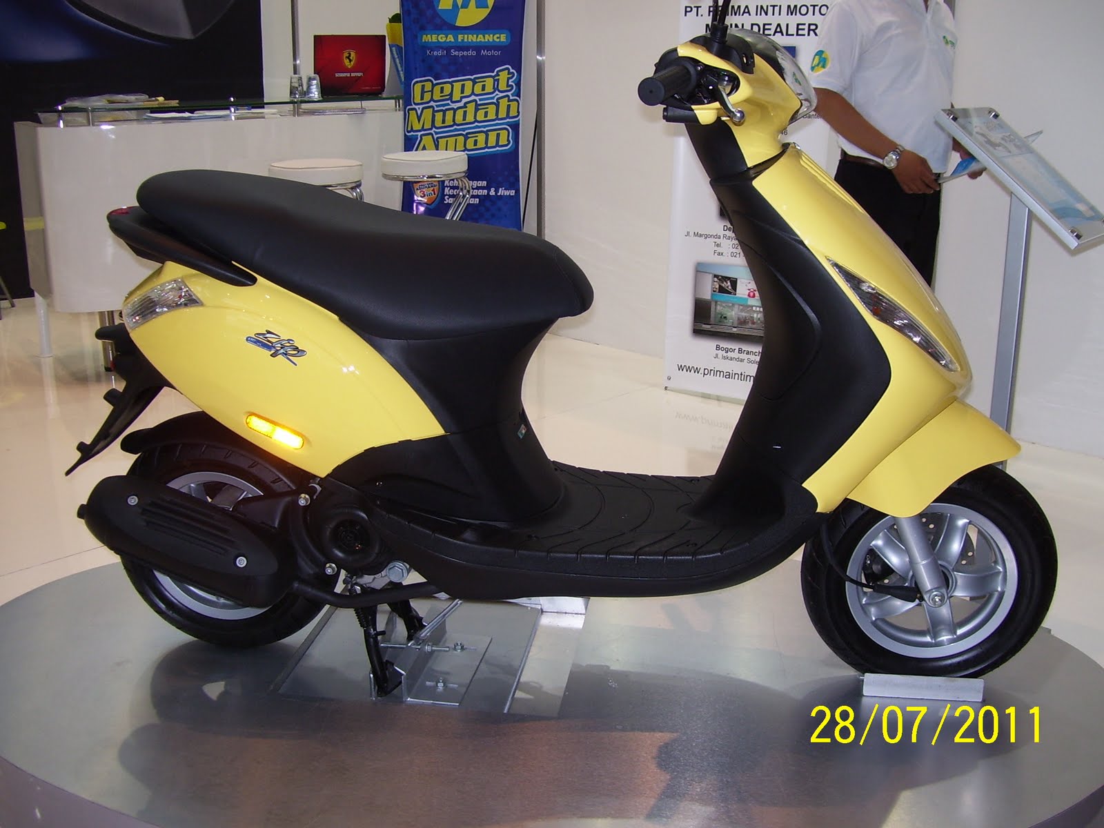 Zip 100 ~ Vespa Scooters
