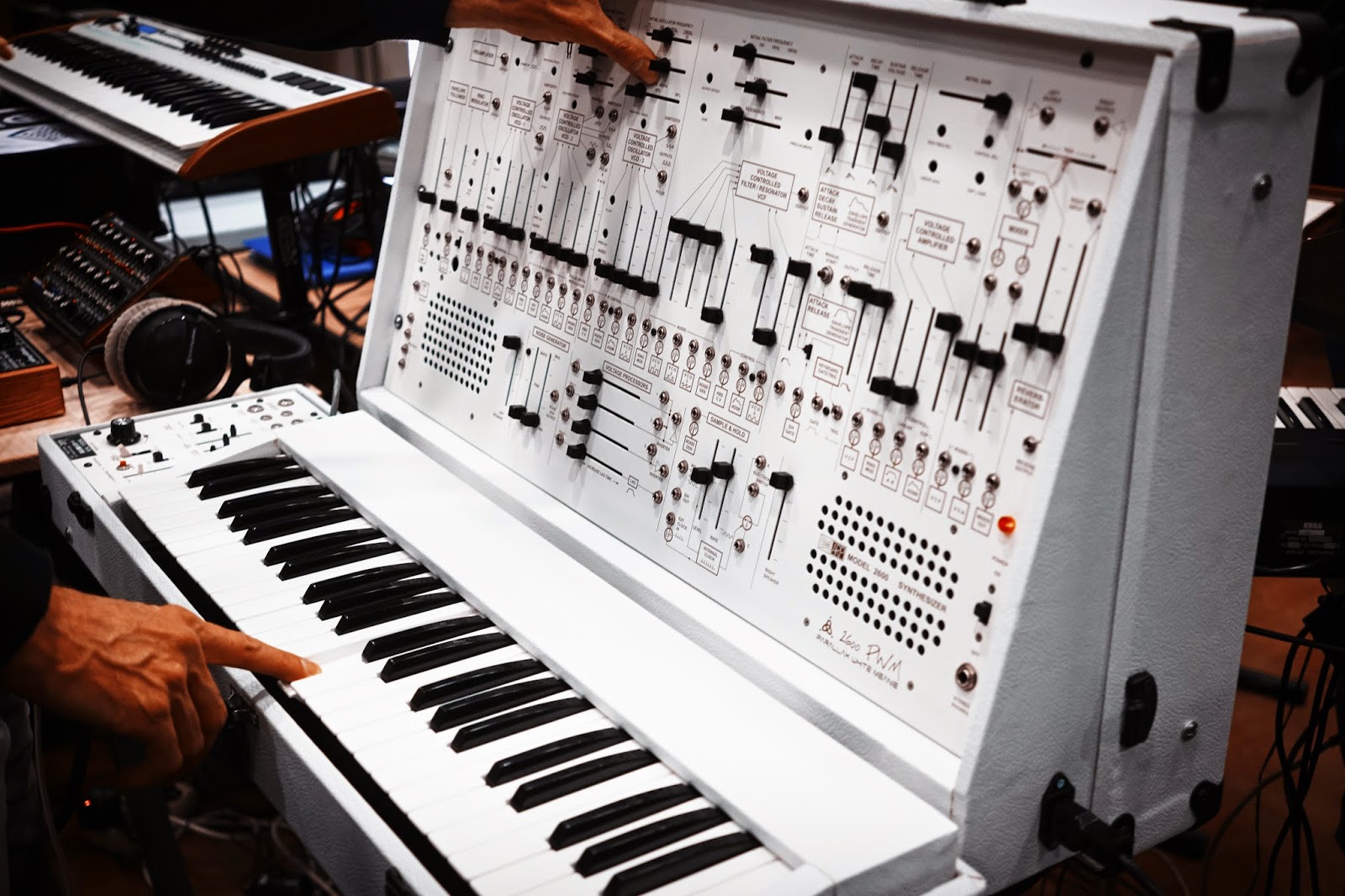 MATRIXSYNTH: Nantes Synthfest 2015 Pics Including Beautiful White ARP 2600