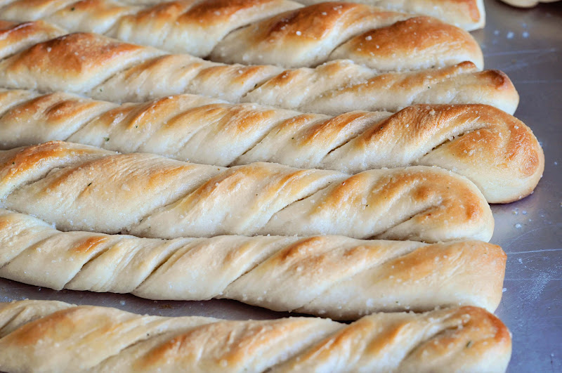 Barefoot and Baking: Pizza Factory Breadsticks
