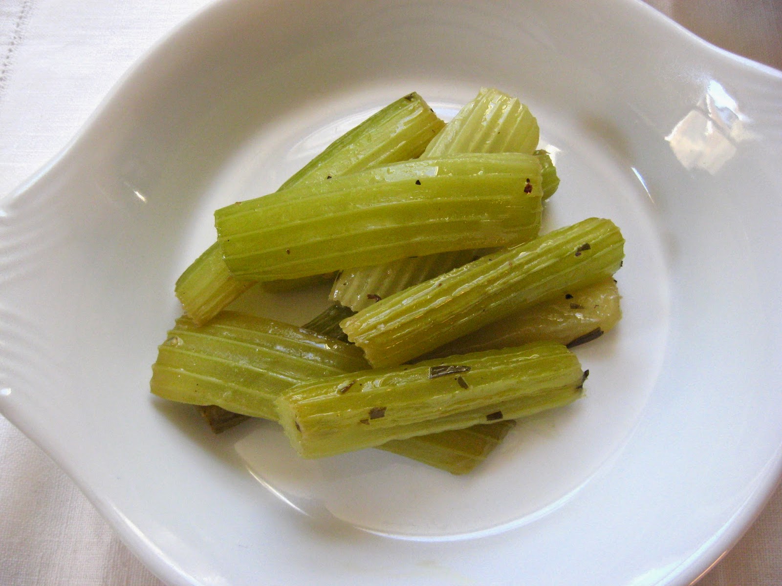 she's in the kitchen: butter-braised celery/celeris braises au beurre