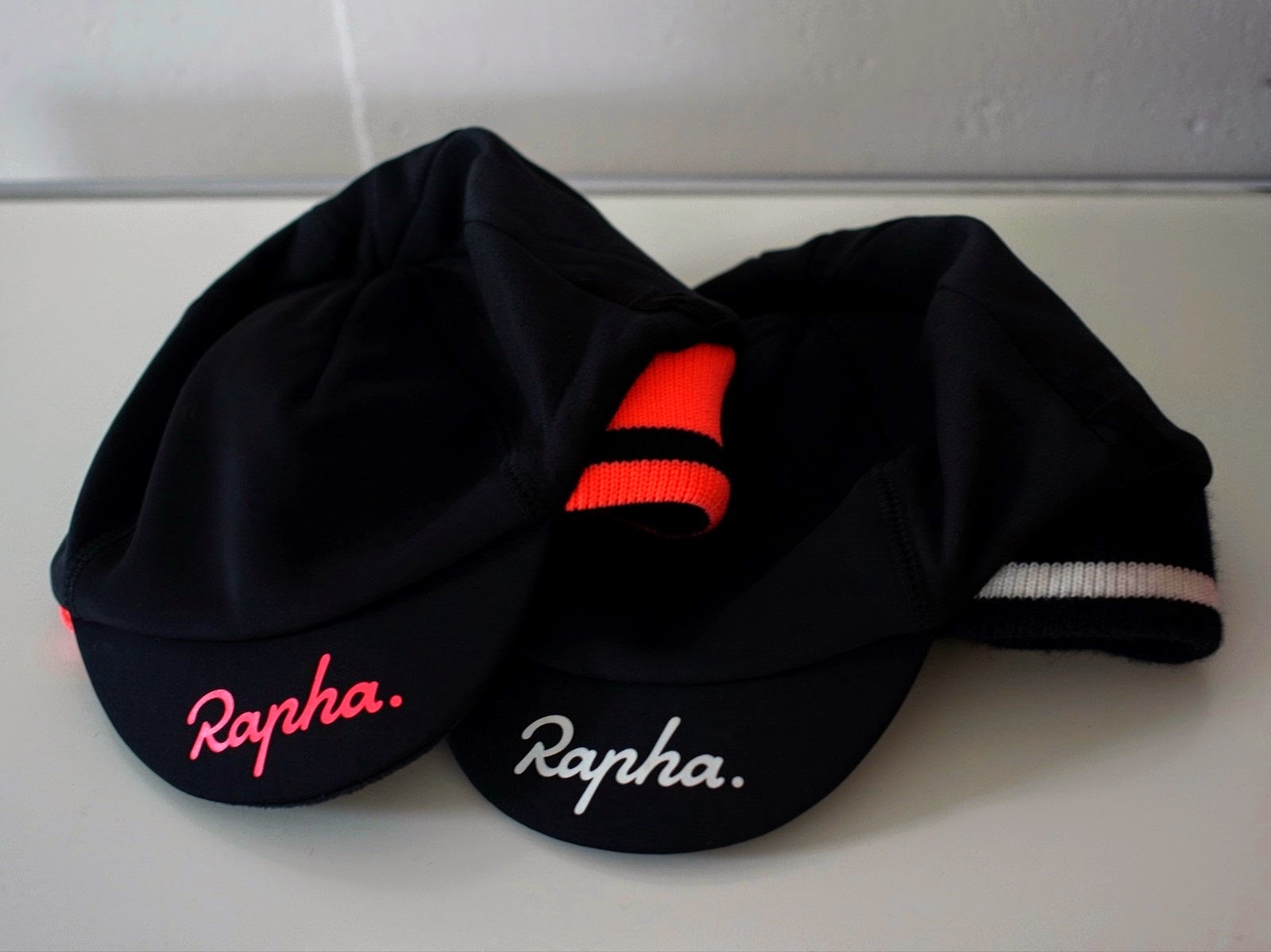 北海道ロードバイクサイクリングBLOG: 【Rapha 2014A/W】真冬用サイクルキャップ♪ Deep Winter Hat 【ライドアクセサリー】