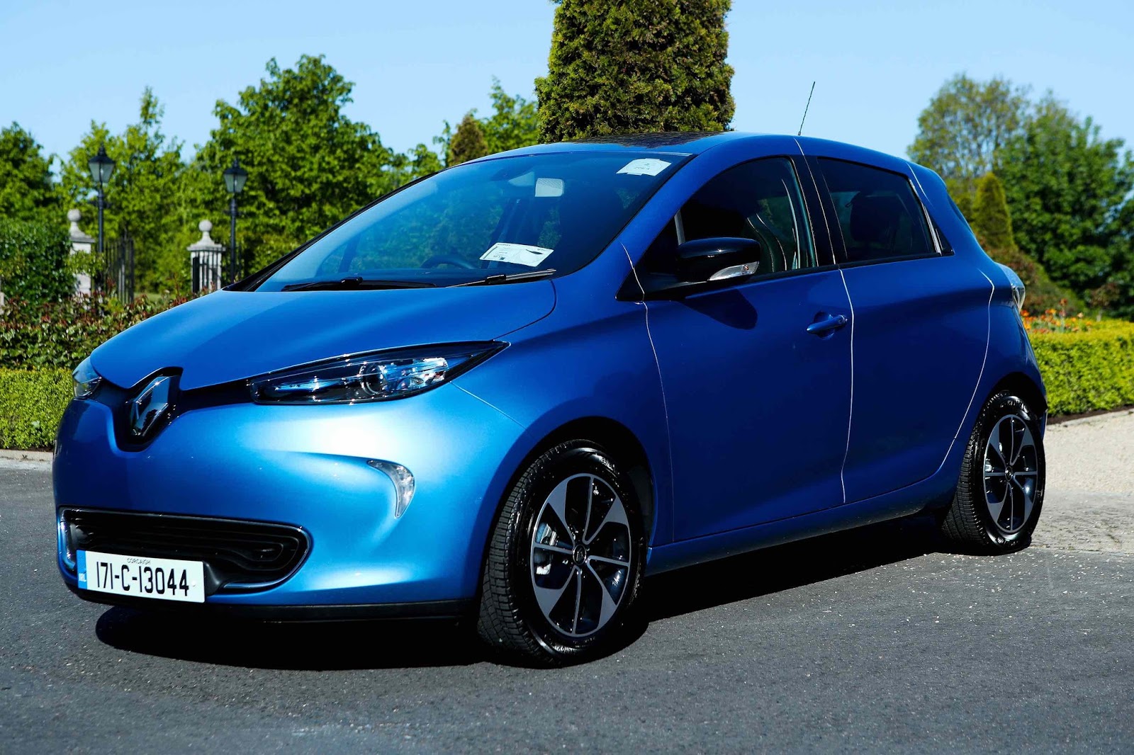Irish Car+Travel Magazine: Renault Zoe for Madrid car-sharing scheme