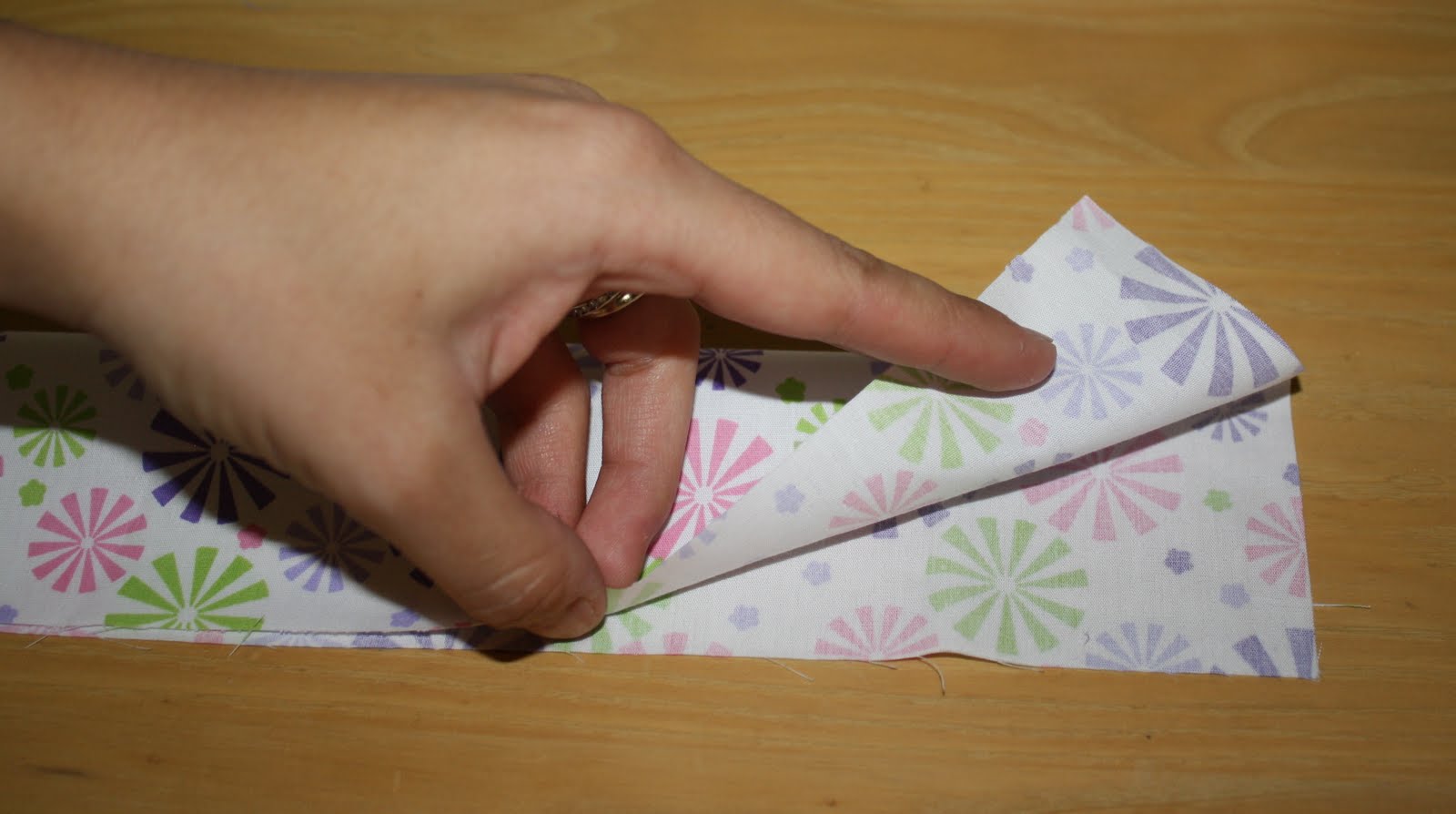 HukilauThreads: How to Cut Long strips of Fabric Even and Fast.