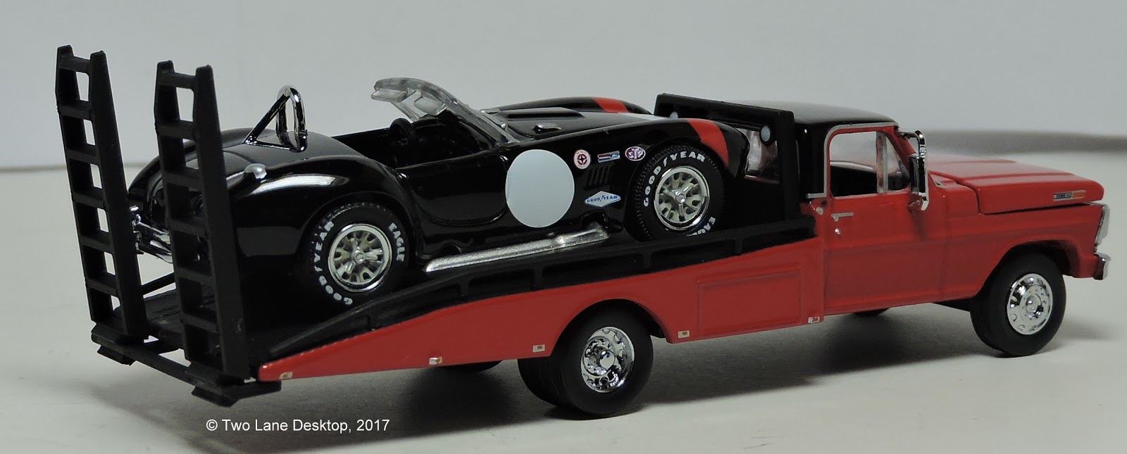 Greenlight 1972 Ford F-350 Ramp Truck and 1965 Shelby Cobra 427/SC