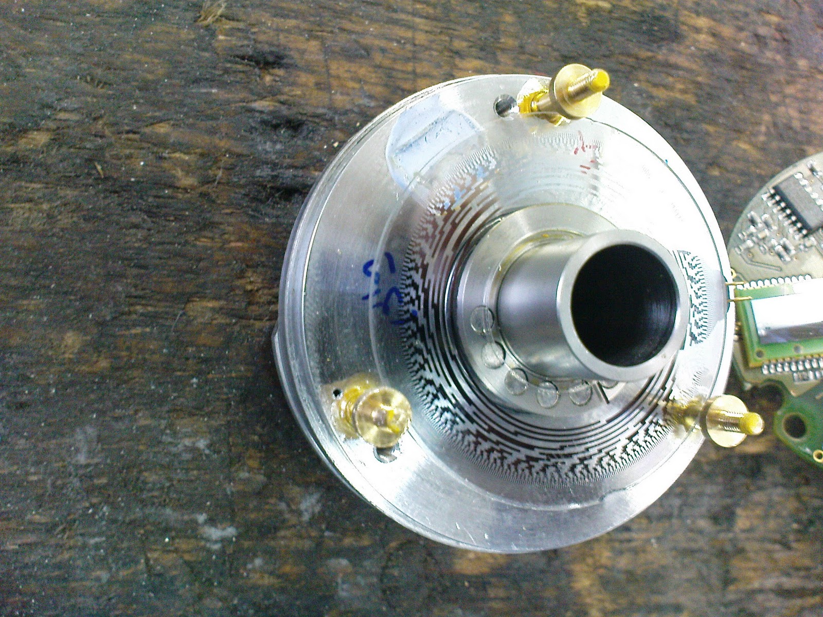 Το encoder εσωτερικά έχει δίσκο