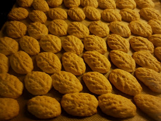 libyan food: Cookies Stuffed with Lokum - Kak Halqom - كعك حلقوم