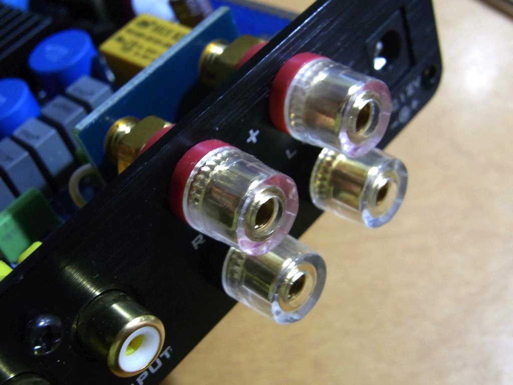 卓上オーディオ (Tabletop Audio): デジタルアンプ S.M.S.L. SA-S1 (2) 分解してみました