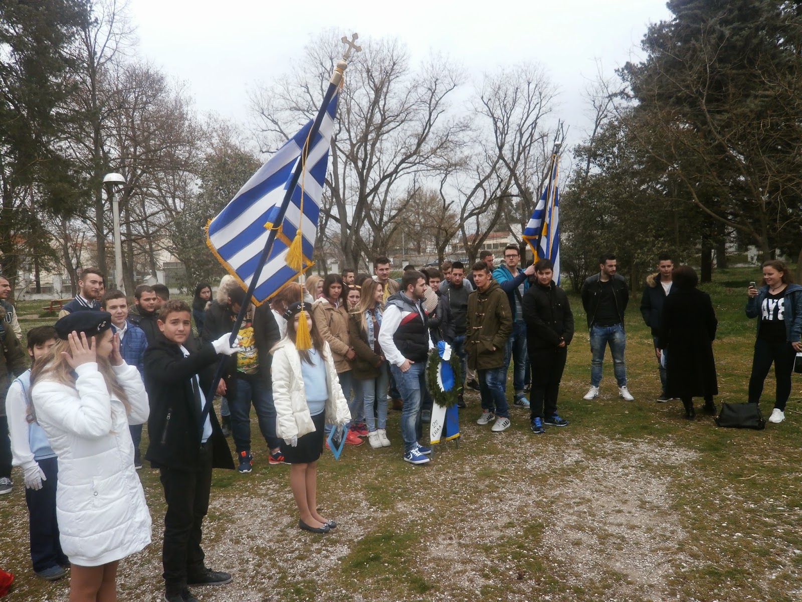 18ο ΔΗΜΟΤΙΚΟ ΣΧΟΛΕΙΟ ΣΕΡΡΩΝ : ΚΑΤΑΘΕΣΗ ΣΤΕΦΑΝΟΥ - ΑΠΟΔΟΣΗ ΤΙΜΗΣ