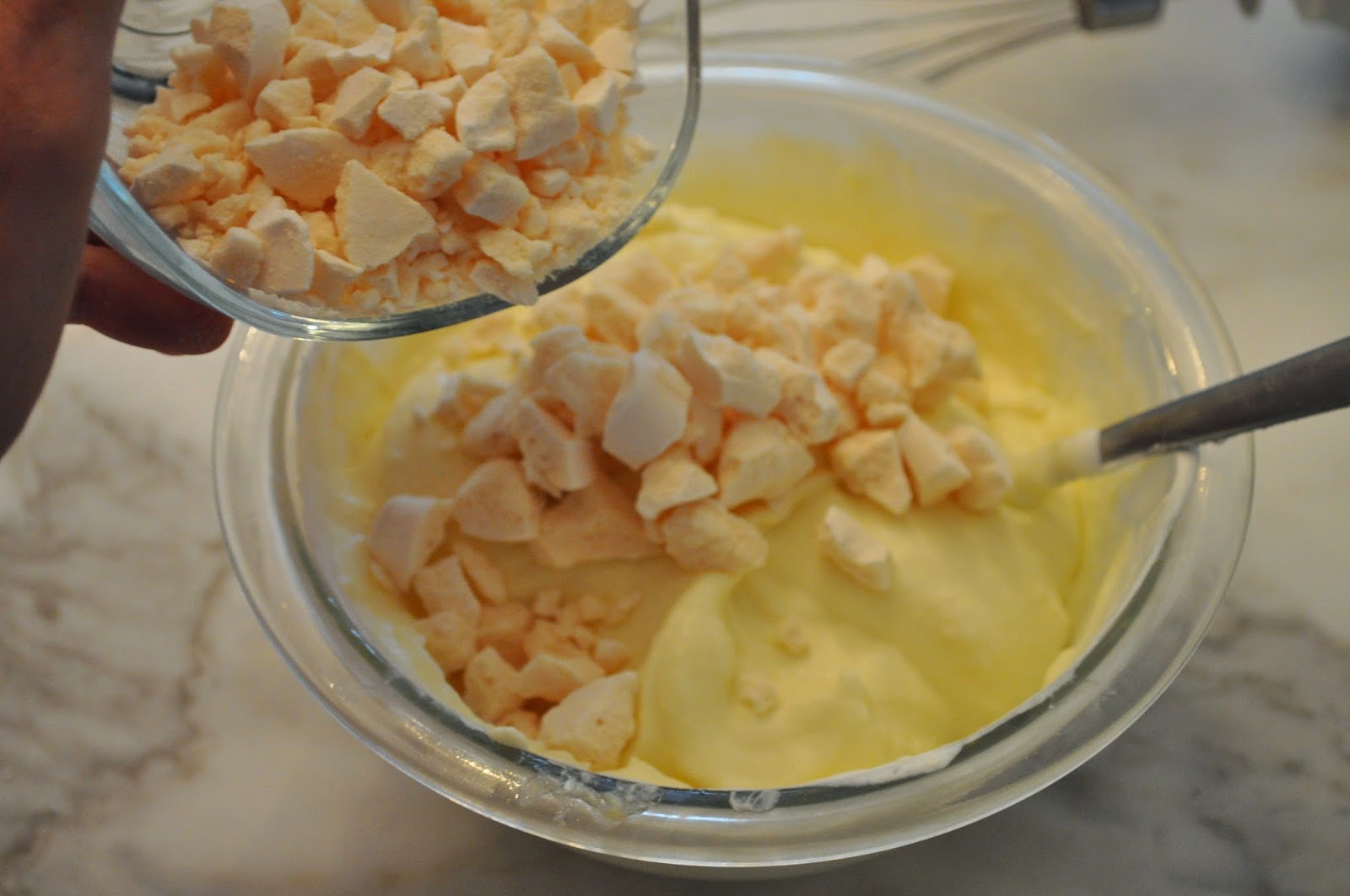 Cooking with Manuela: Frozen Meringue Cups Drizzed with Hot Chocolate Sauce