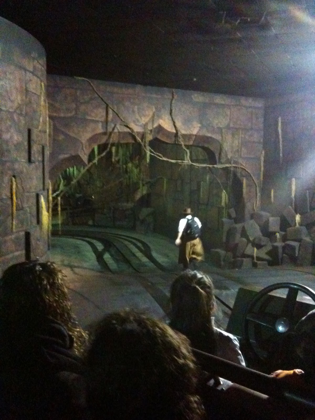 MORE KIDS THAN SUITCASES: 10 Rides to a Successful First Date at Disneyland