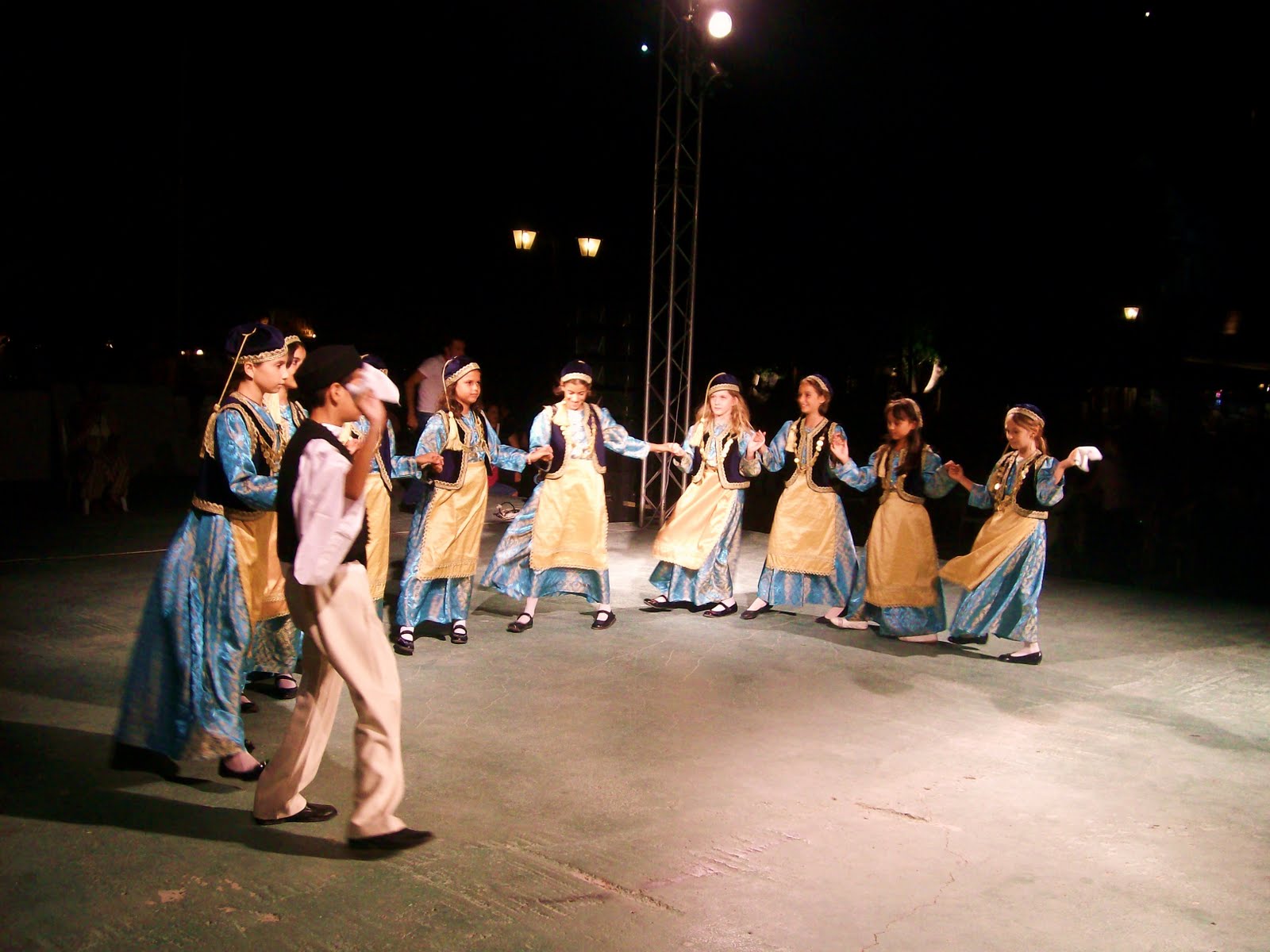 ΣΥΜΗ Η ΝΥΦΗ ΤΟΥ ΑΙΓΑΙΟΥ: Παραδοσιακοι Χοροι απο την Ενωση Γυναικων ...