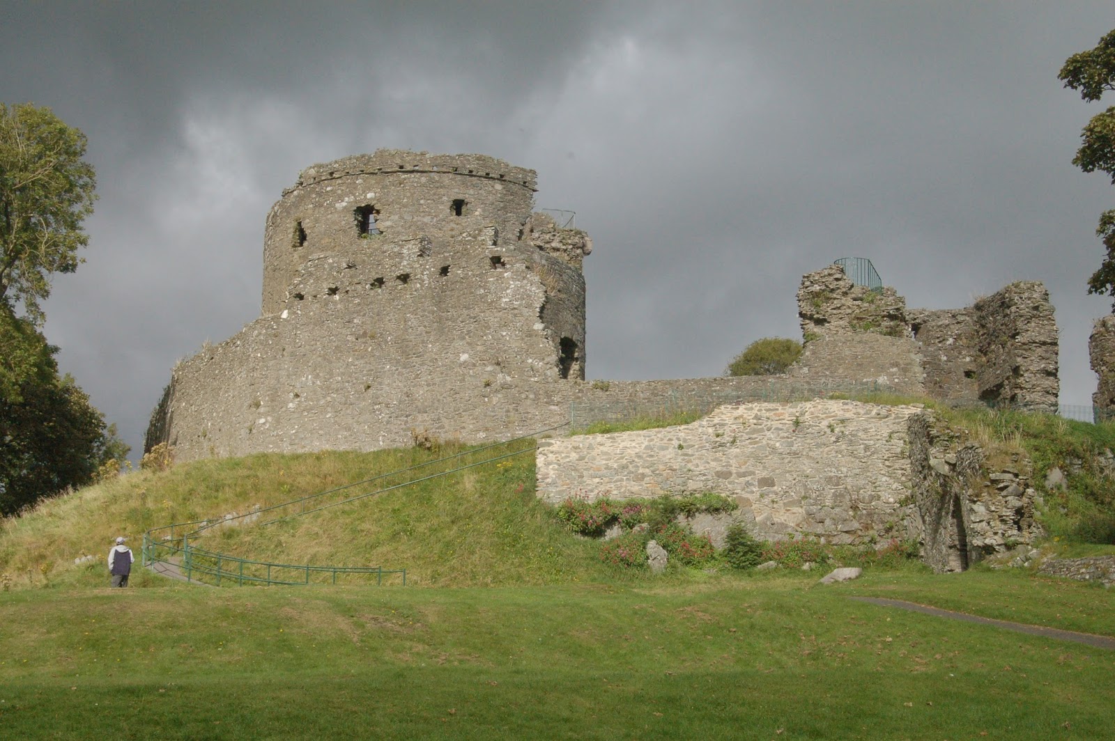 Traveling Chariot: Ramble Around Ireland #4:Dundrum Castle