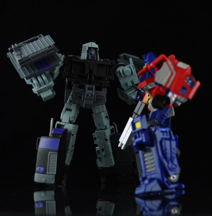 Transformers Custom World: July 2011