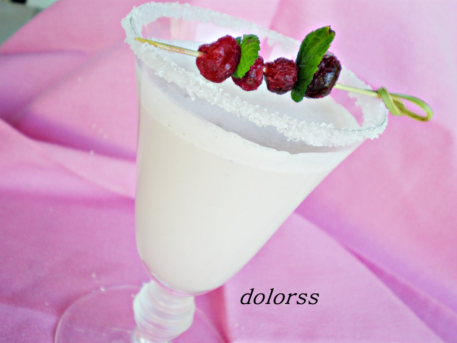 Blog de cuina de la dolorss: Bebida de frutos rojos y coco