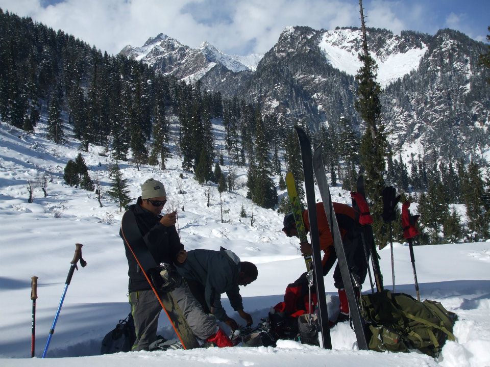 Manali woos tourists with “Backcountry Skiing” for the first time ...
