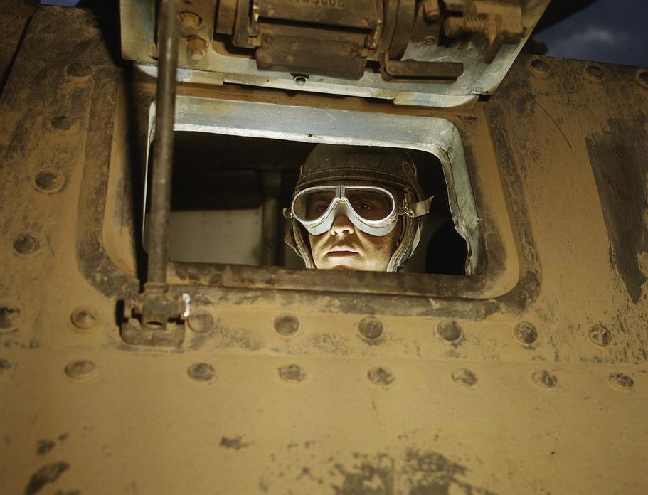 14 Stunning Color Photographs That Show American Soldiers Preparing ...