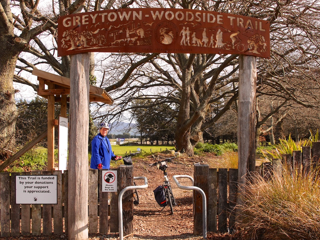Dizzy's folding bike: Greytown to Woodside Trail