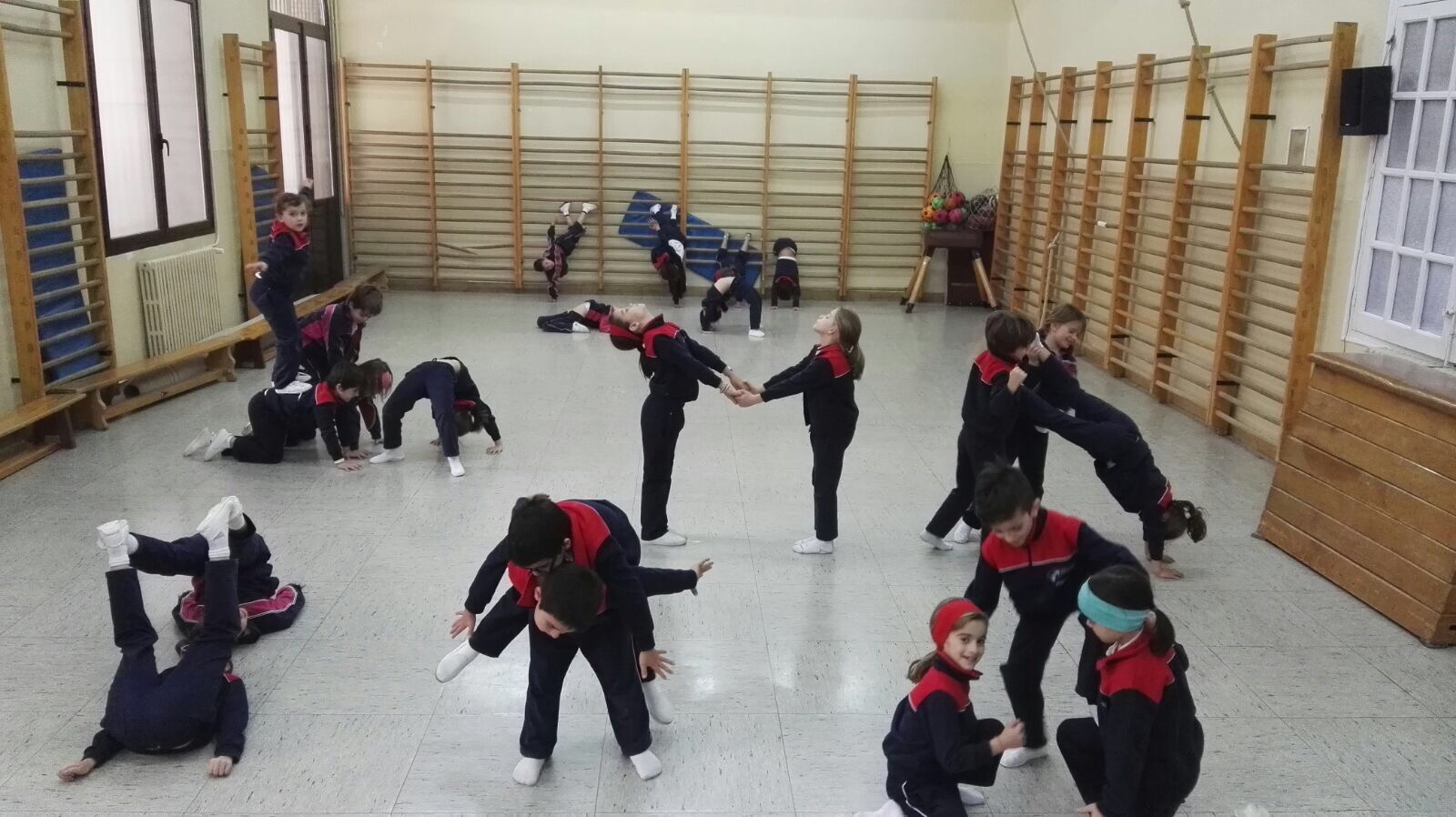 NUESTRAS CUQUIS CLASES DE SEGUNDO : CLASE DE EDUCACIÓN FÍSICA