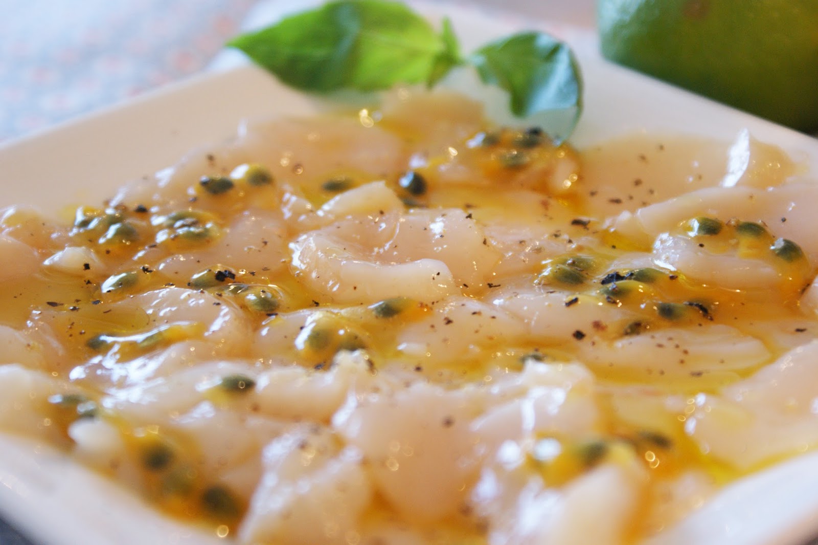 Afternoon Tea: Carpaccio de Saint-Jacques aux fruits de la passion