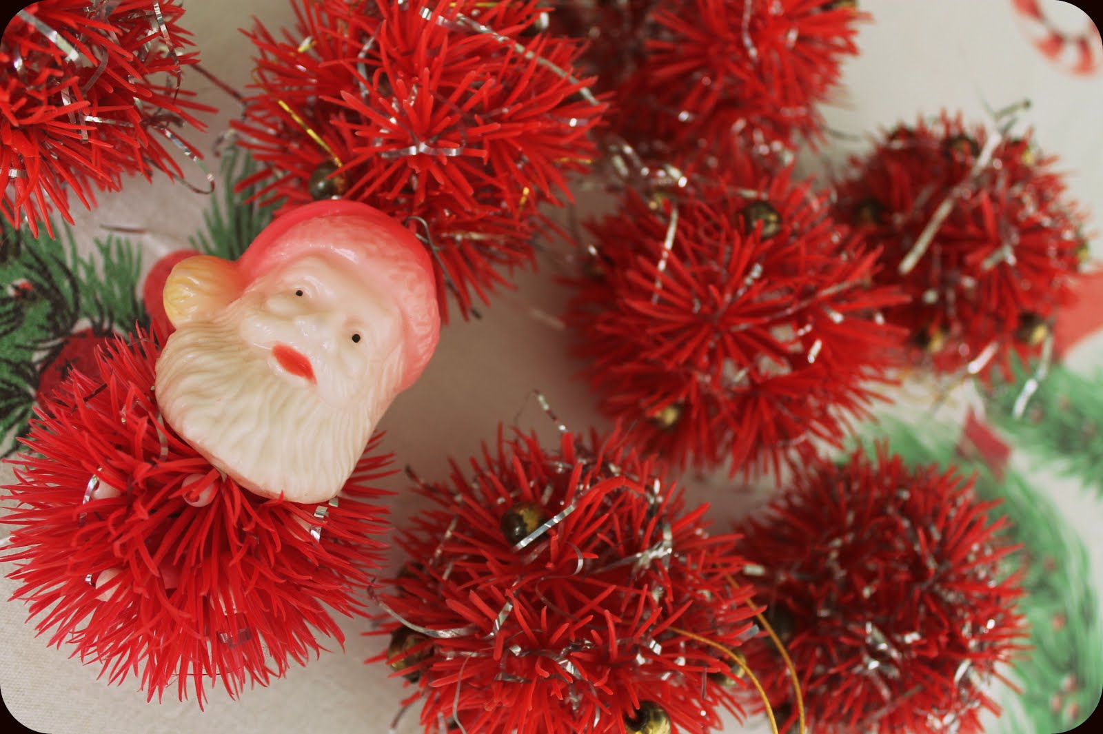 *~my house is cuter than yours~*: Spiky Santa Balls