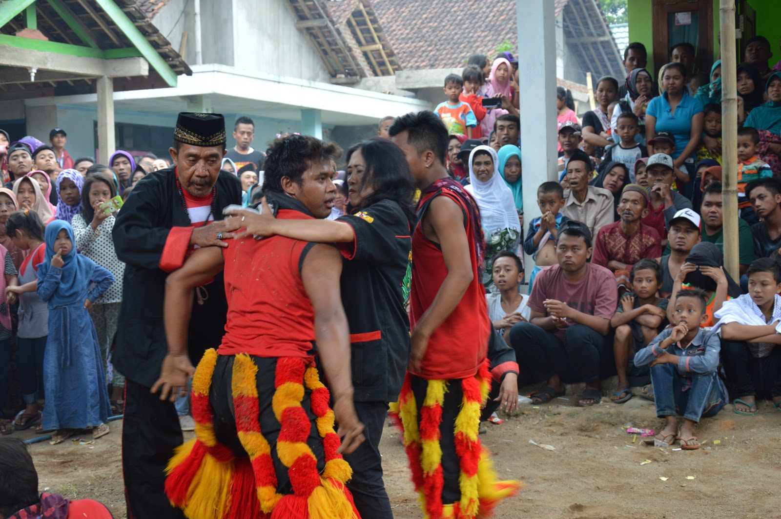 iwan bolosrewu: seni tradisi itu guyub rukun penuh kekeluargaan