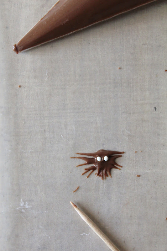 Icing Designs: The Itsy Bitsy Spider