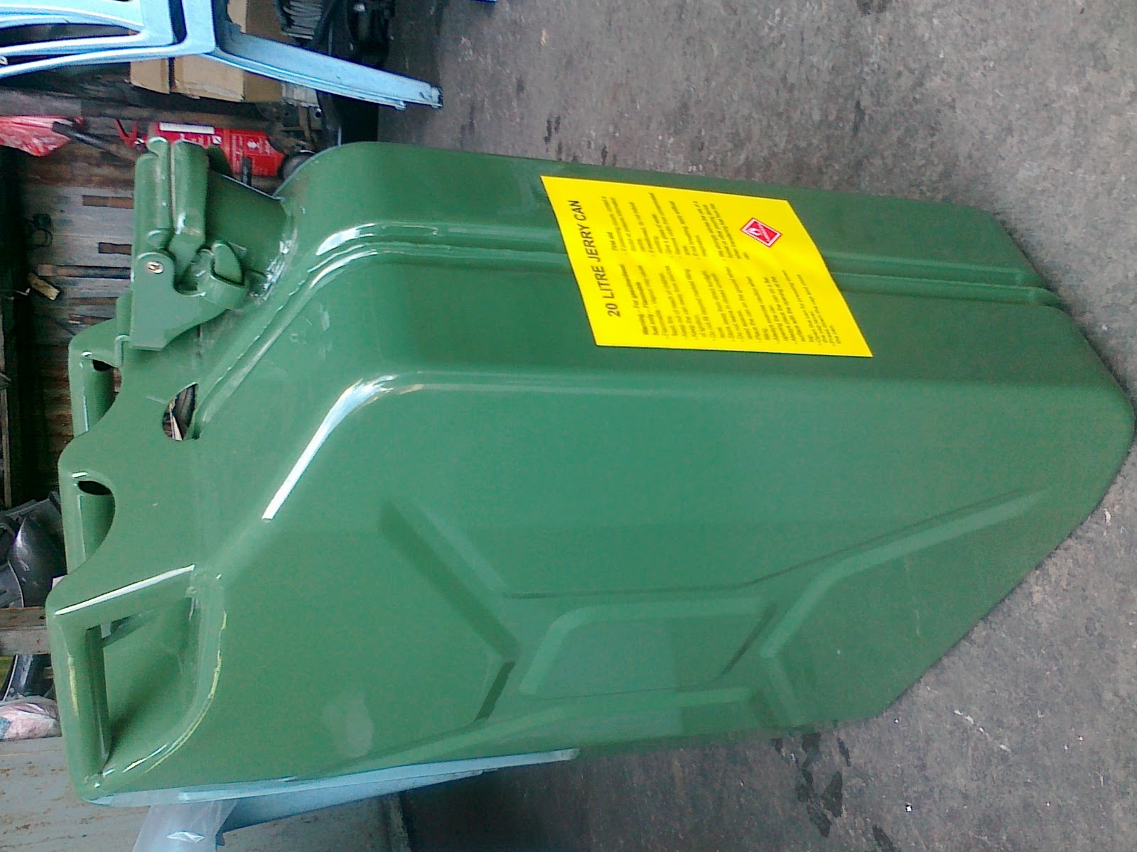 BALA AUTO: Jerry Can in Plastic and Iron