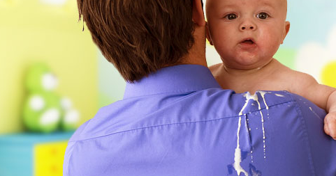 Bébé : la méthode miracle pour faire venir le rot... son petit frère et ...