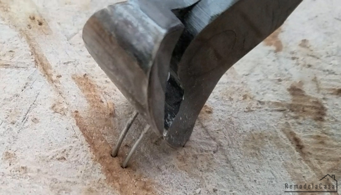 My Best Way to Remove Nails And Staples From Wood - Remodelando la Casa