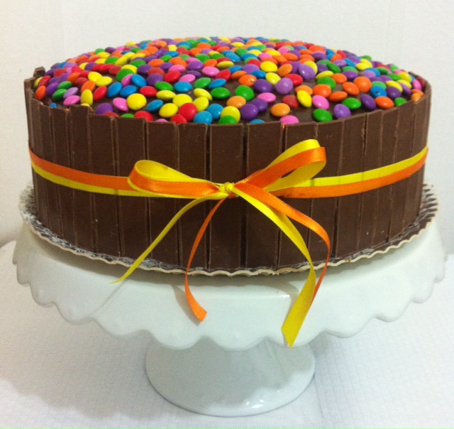 Ellaadora doces Blog - Suelen Marteli: Bolo de Confete.