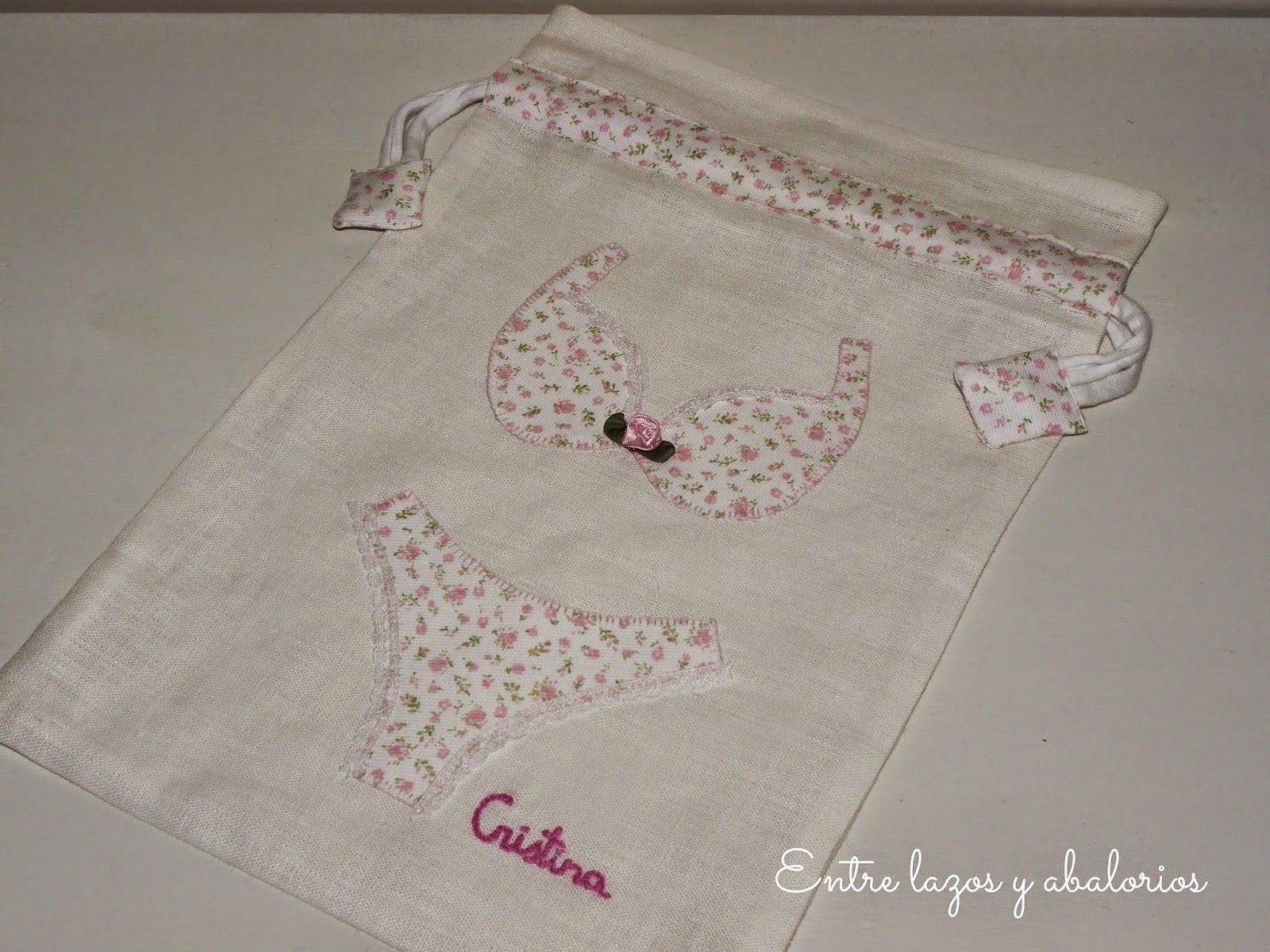 Entre lazos y abalorios : Una bolsita para la ropa interior: Delicadeza ...
