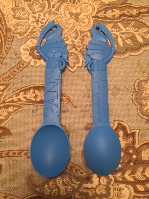 Fro-Yo Girl Speaks: Menchie’s PAN Spoon: Front and Back