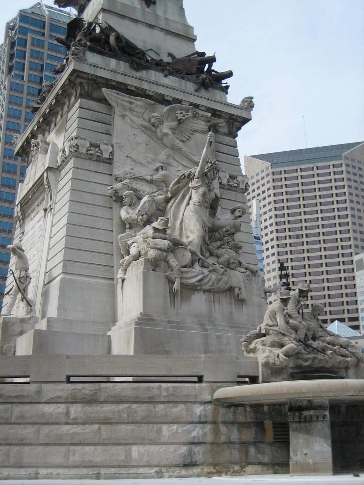 Walkabout With Wheels Blog: The Monument Circle Area in Indianapolis ...