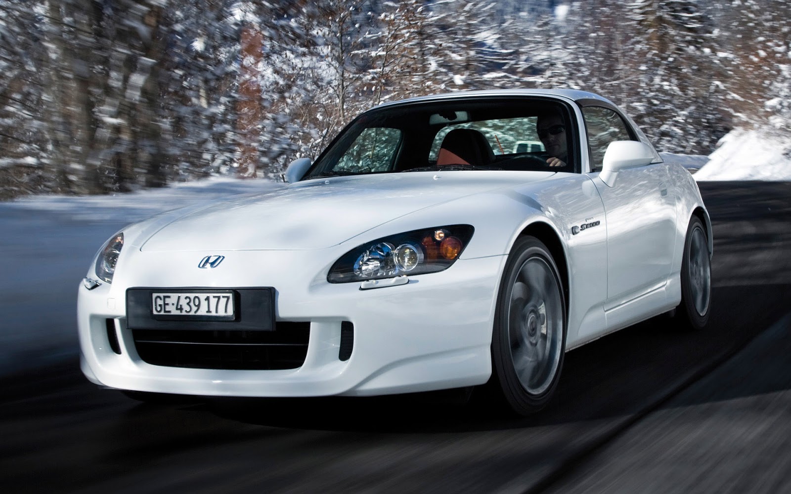 Wallpapers of beautiful cars: Honda S2000