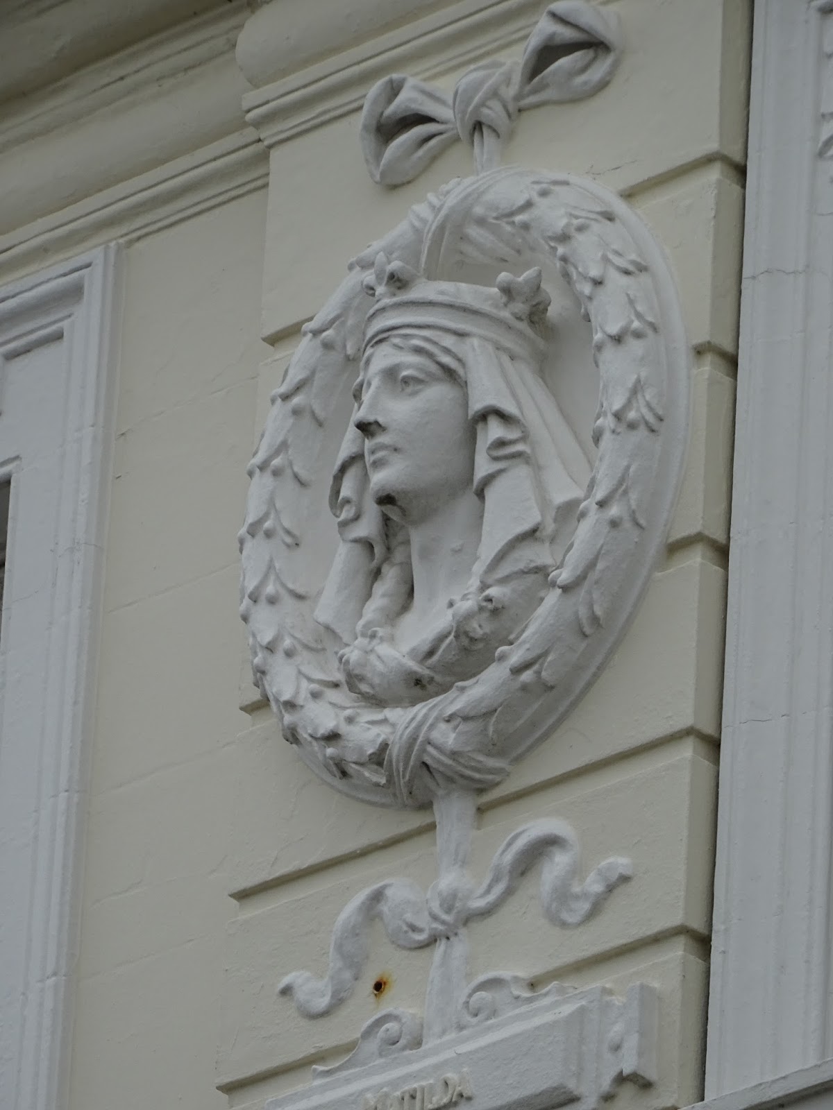 NB Holderness: Round Devizes.