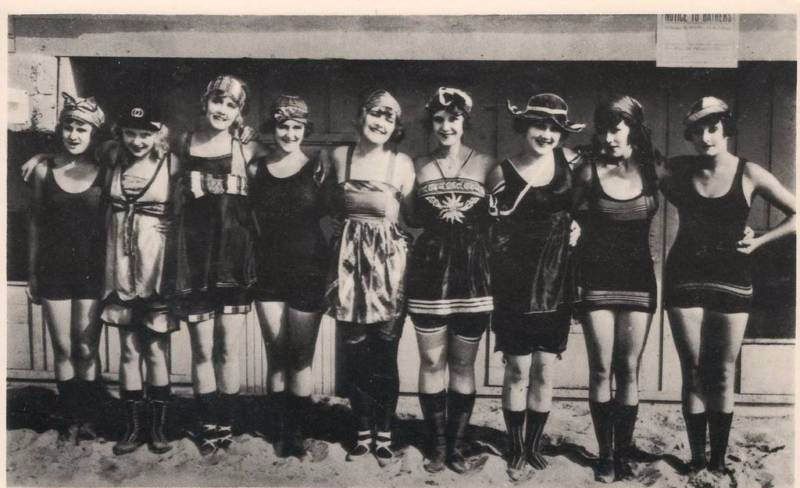 Pictures of Mack Sennett's Bathing Beauties From Between the 1910s and ...