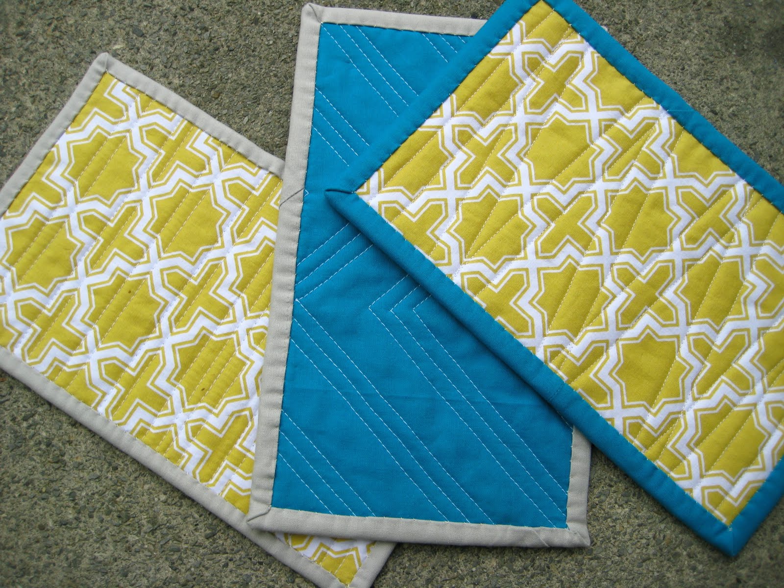 Side Stitches: Wedding Gift Mug Rugs