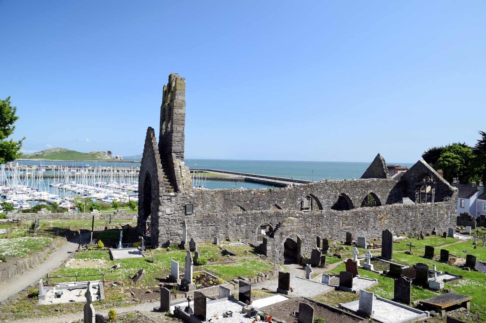 Enjoy your time with beautiful places: St. Mary’s Abbey in Howth Ireland