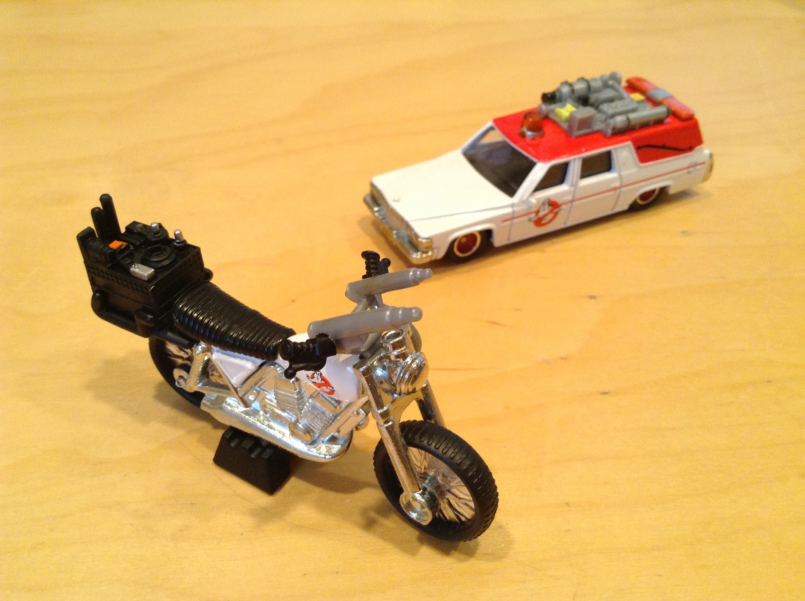 JULIAN'S HOT WHEELS BLOG: 2016 Ghostbusters 2-Pack: Ecto-1 & Ecto-2 ...