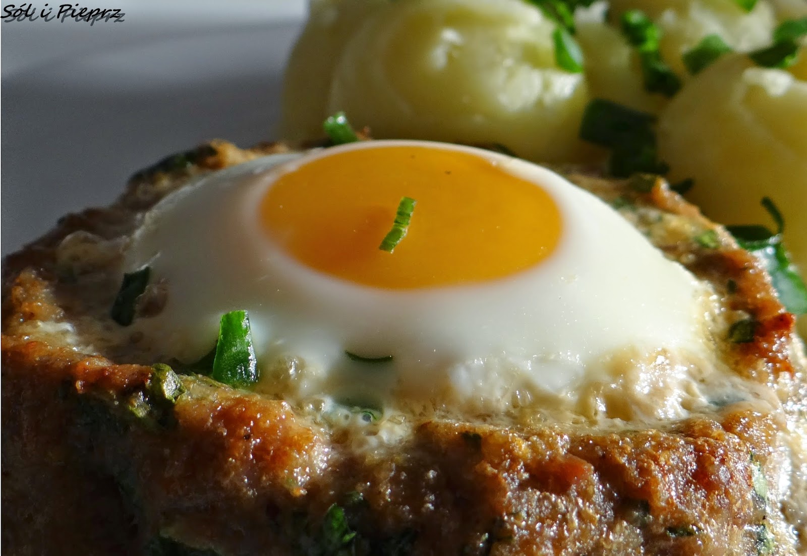 Sól i Pieprz: Kotlet mielony z jajkiem sadzonym
