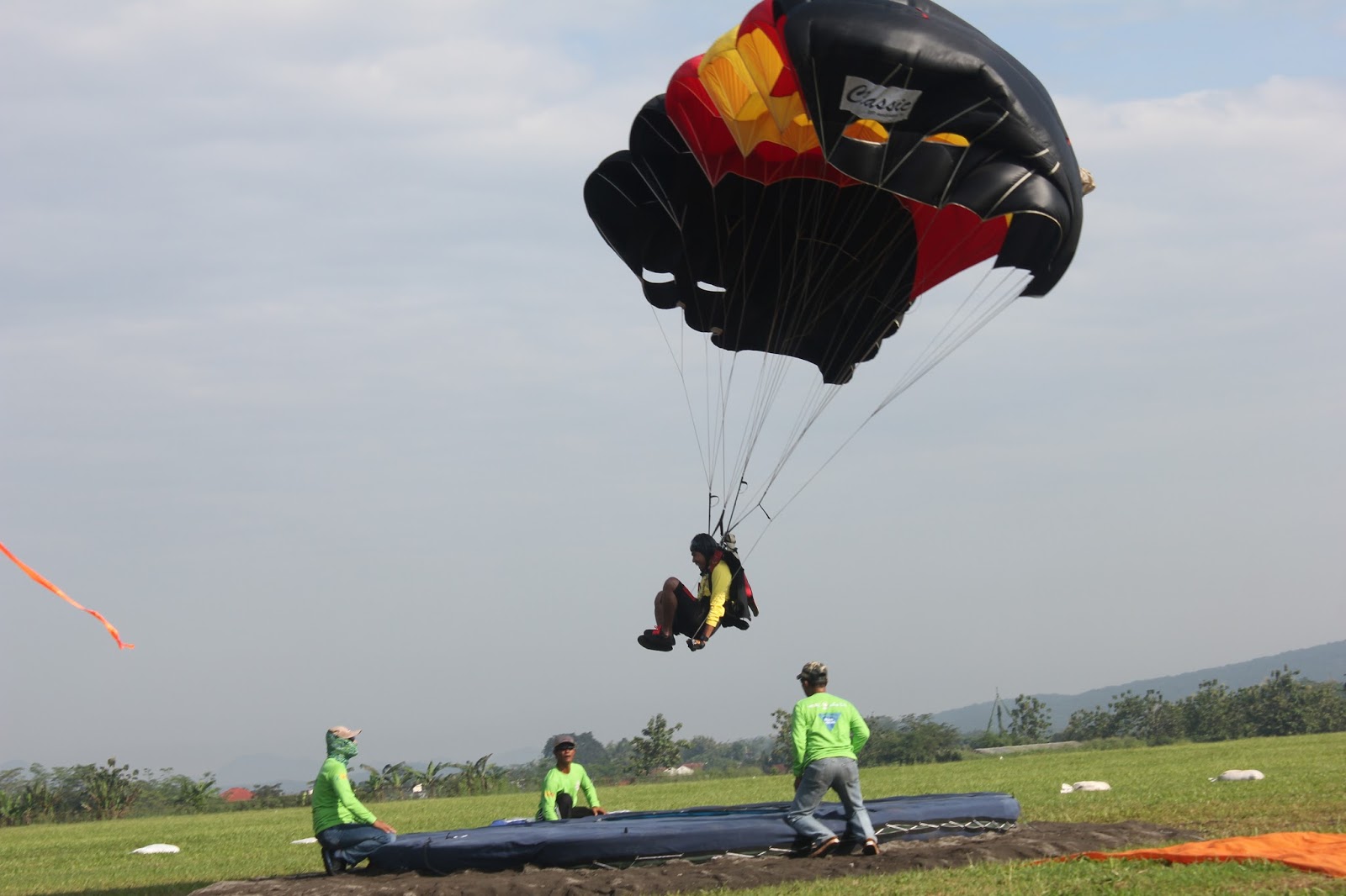 .: Penerangan Atang Sendjaja :.: ATLET TERJUN PAYUNG MALAYSIA DAN ...