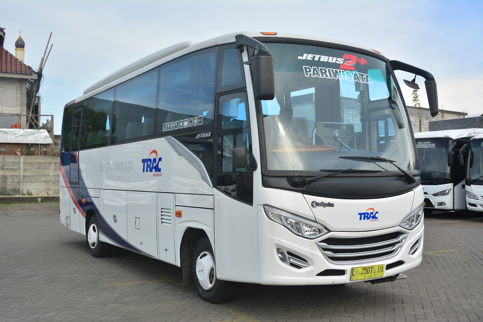BUS PARIWISATA SURABAYA JAWA TIMUR