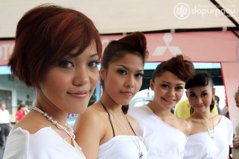 Mencuci Mobil Ala Cewek Bali Seksi - Bali Dua Online