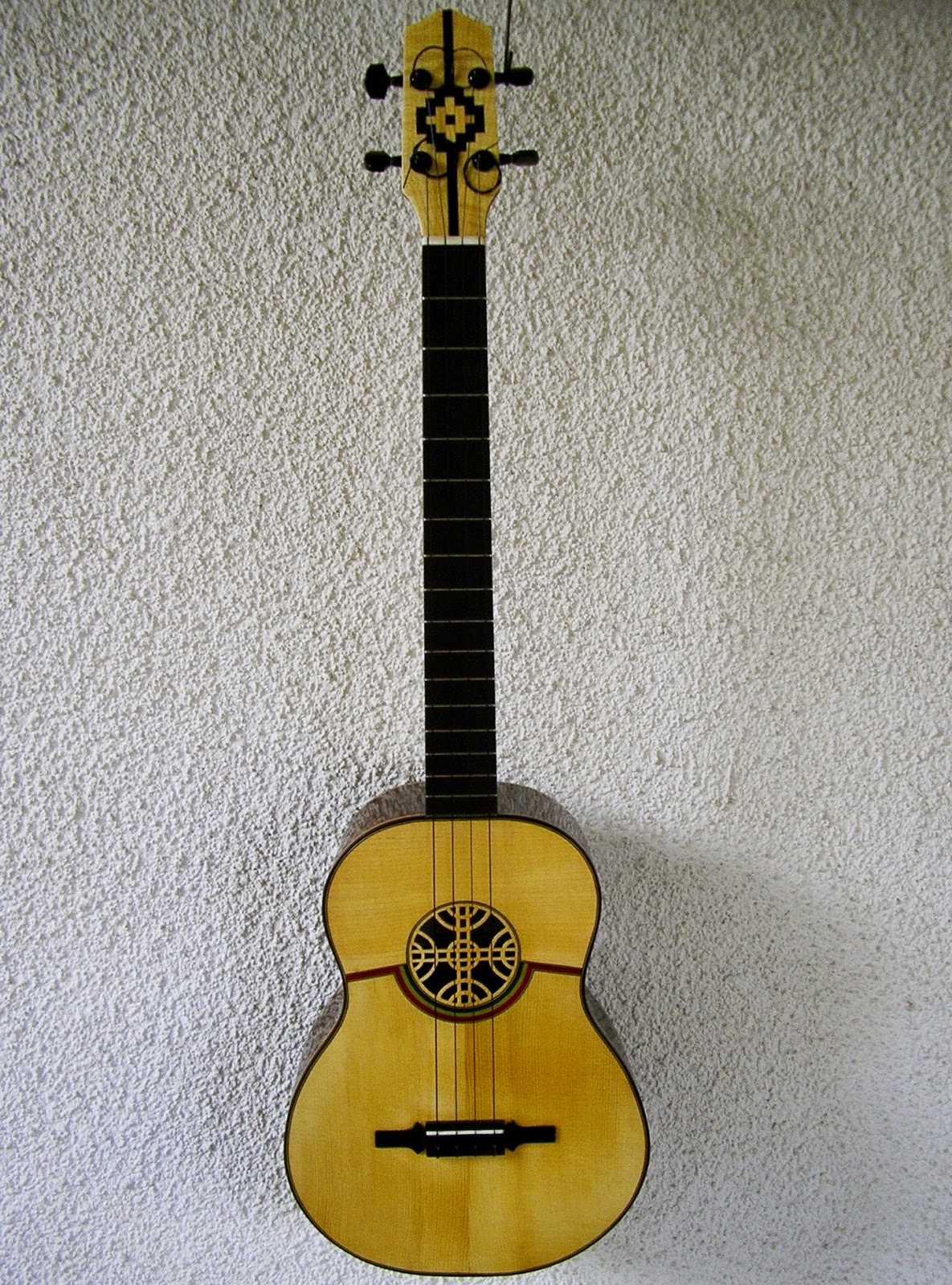 Alfonso Sandoval - Luthier: CUATRO VENEZOLANO