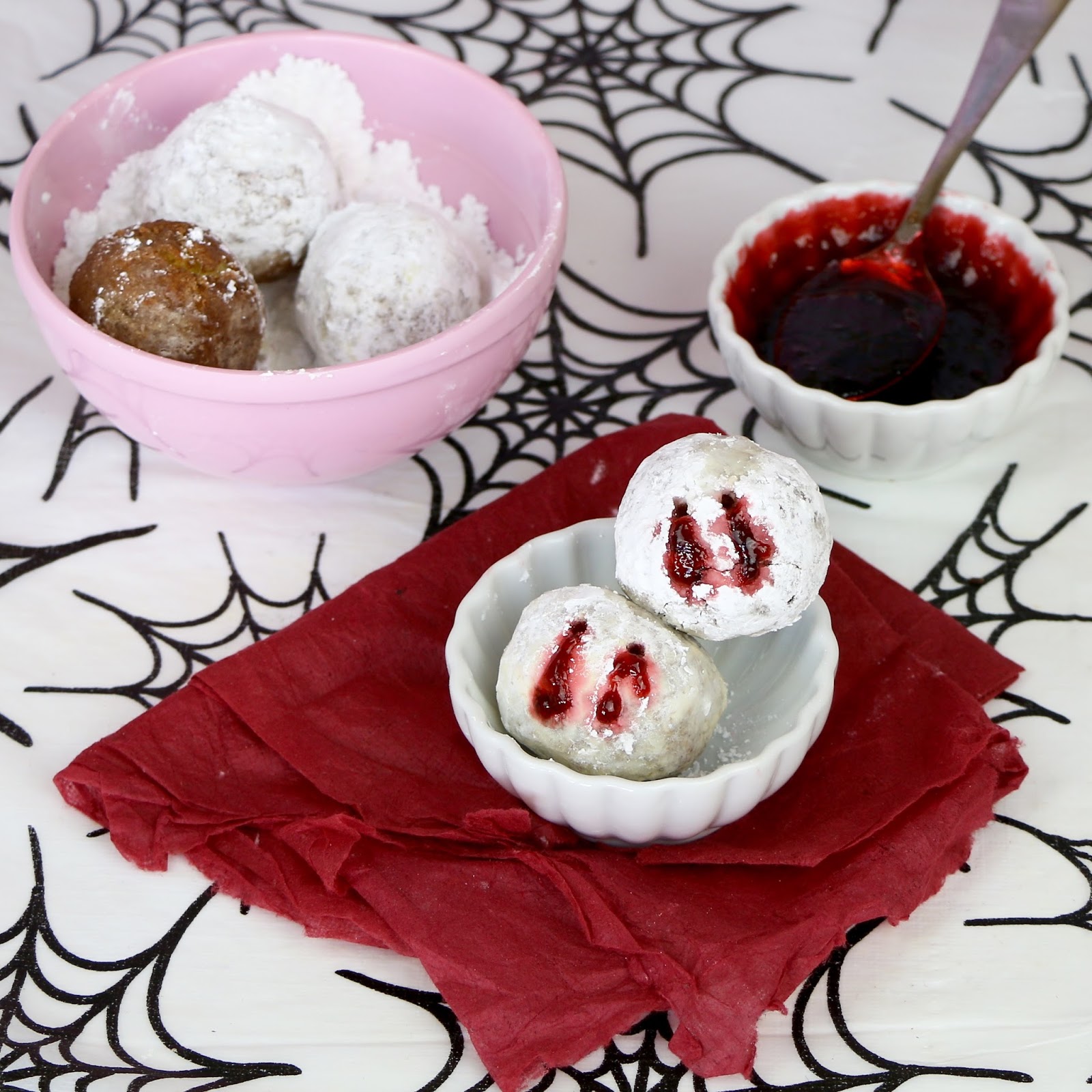 {VIDEO} Bloody Fang Bite Halloween Doughnuts (Spider Bite/Vampire Bite ...