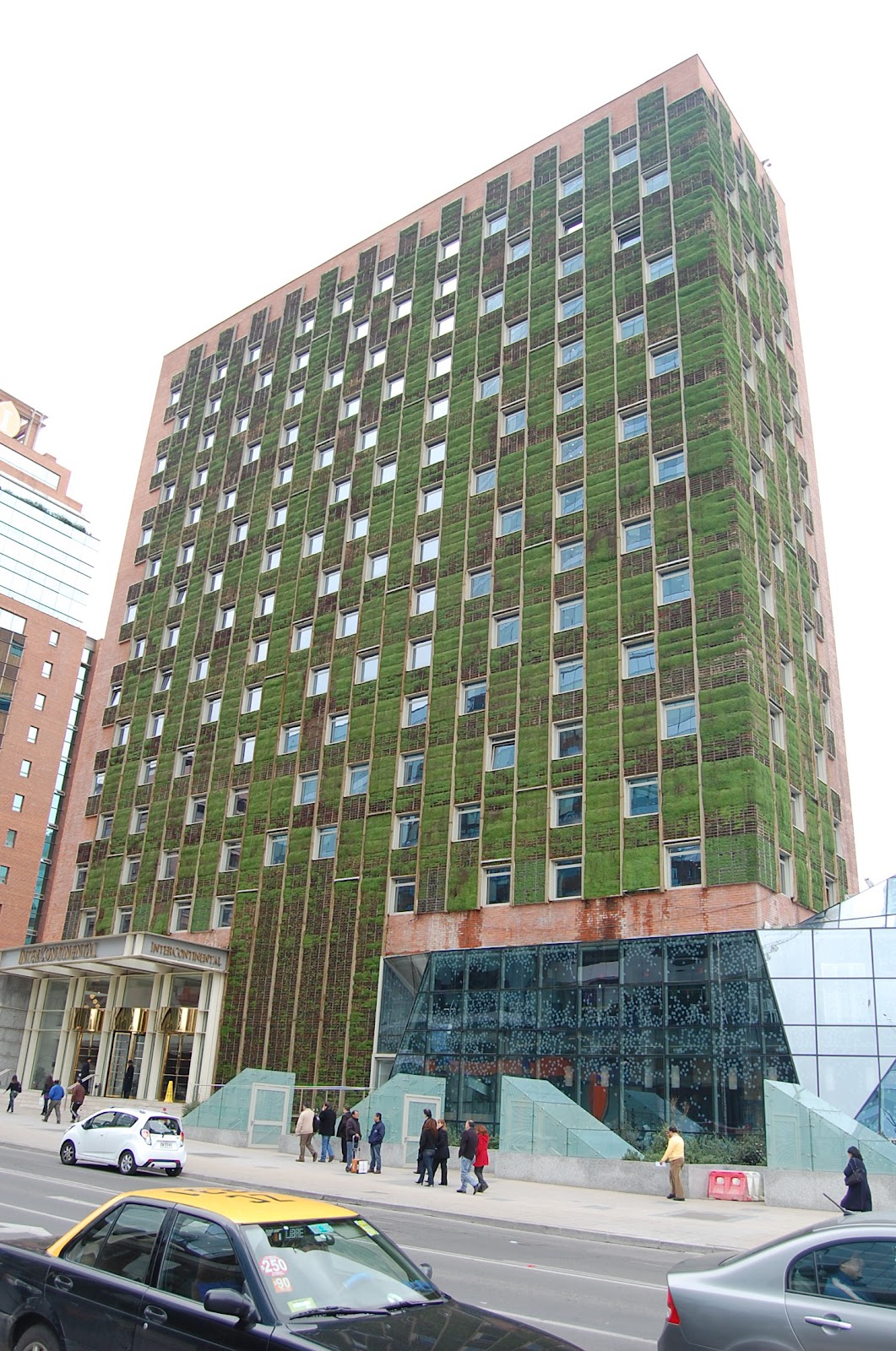 Straight in the middle of CHILE: Architecture in Santiago