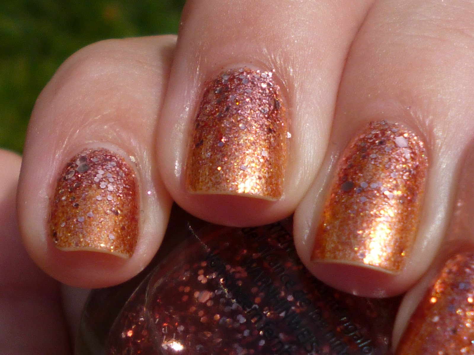 Nail Polish Anon: Pros & Bronze Glitter Gradient