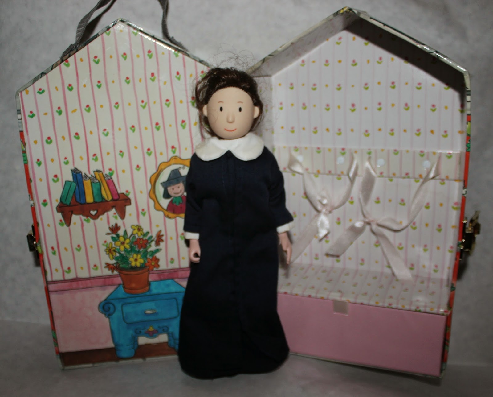 PLANET OF THE DOLLS: Thrft Store Finds Part 3: Madeline Case and Miss ...